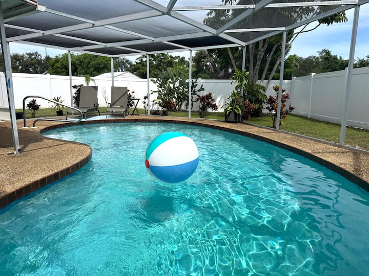 A Place To Relax With Sun Battery Heated Pool. - Bradenton