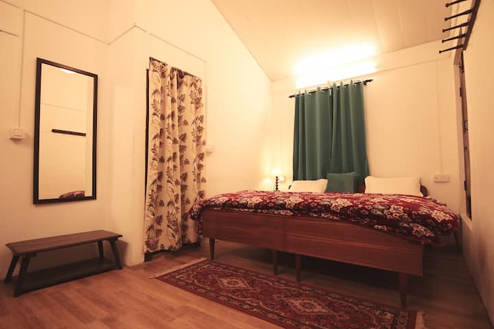 Langdale Lodge-home Among The Chirps - Room 1 - Nainital