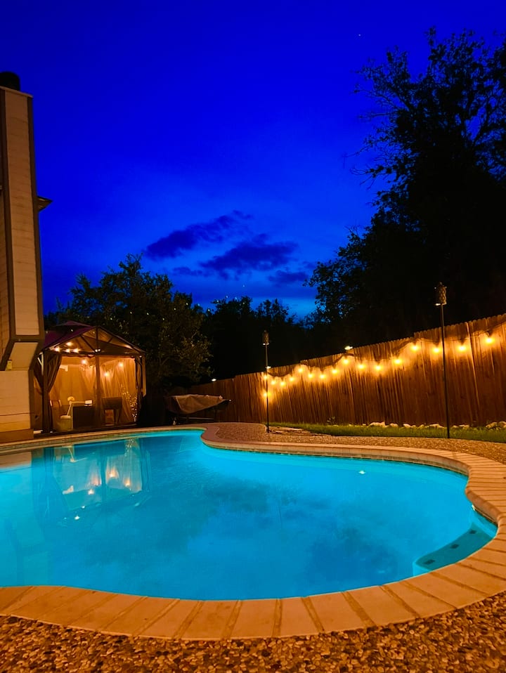 Pool, Seaworld 5 Minutes, Lackland, Bmt Graduation - San Antonio