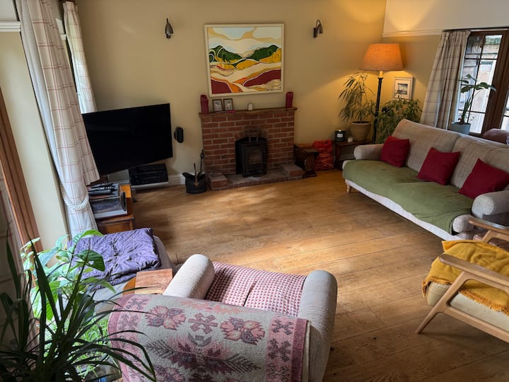 South-downs Cottage, Village Location, - Midhurst