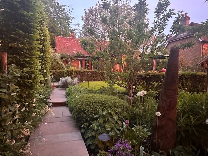 Rogate Cottage, Village Location, Quiet & Secluded - Midhurst