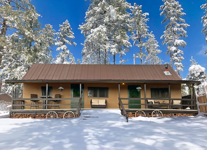 Historic Cabin W/ Hot Tub - Romantic Cabin For Two - Pine, AZ