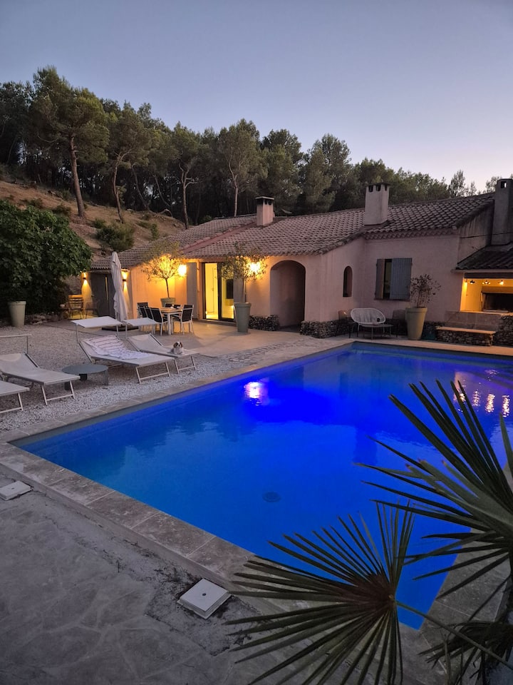 Villa Climatisée Avec Piscine- Proche Aix-provence - Rognes