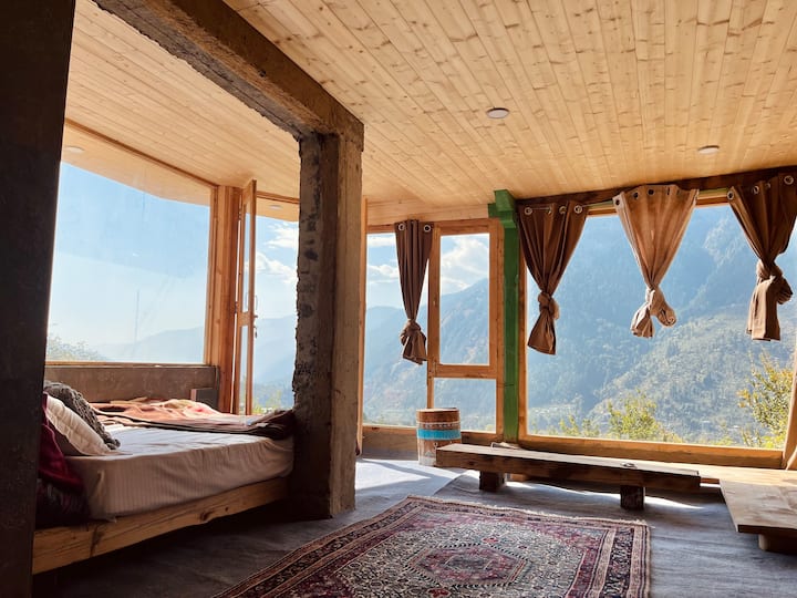 Reset Life - A Kathkuni Wooden House (Private Room - Himachal Pradesh