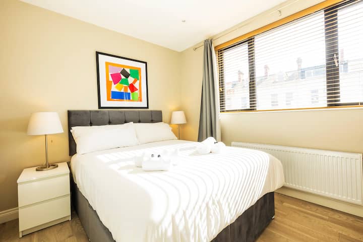 The Matisse- Hip 1 Bd Apt (Gold Short Term Stays) - Belfast
