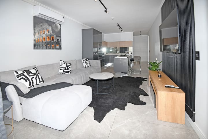 Thango Res Ellipse Waterfall. -