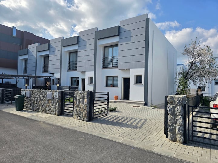 2 Floor Villa, Close To Sandy Beach & Merit Casino - Kyrenia