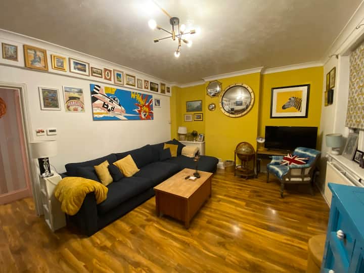 Arty 2 Bed Flat With Courtyard - Broadstairs