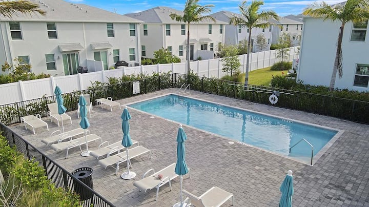 3-bedroom, Heated Pool & Minutes To Beach - Stuart, FL