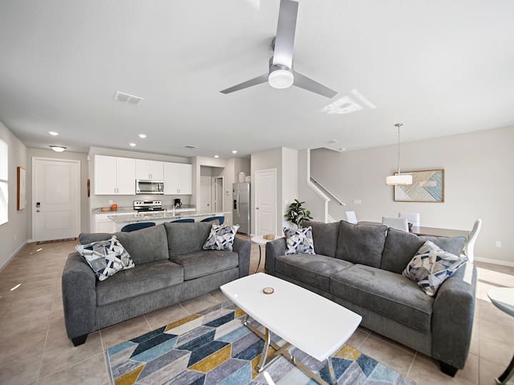 3-br, Coastal Retreat, Fast Wifi, Pool - 스튜어트