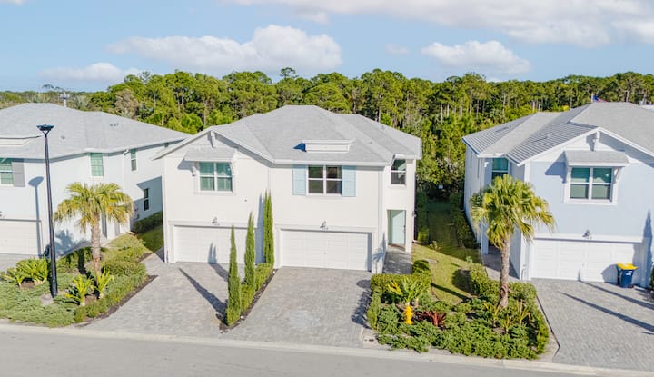 3-bedroom, Heated Pool & Minutes To Beach - Stuart, FL