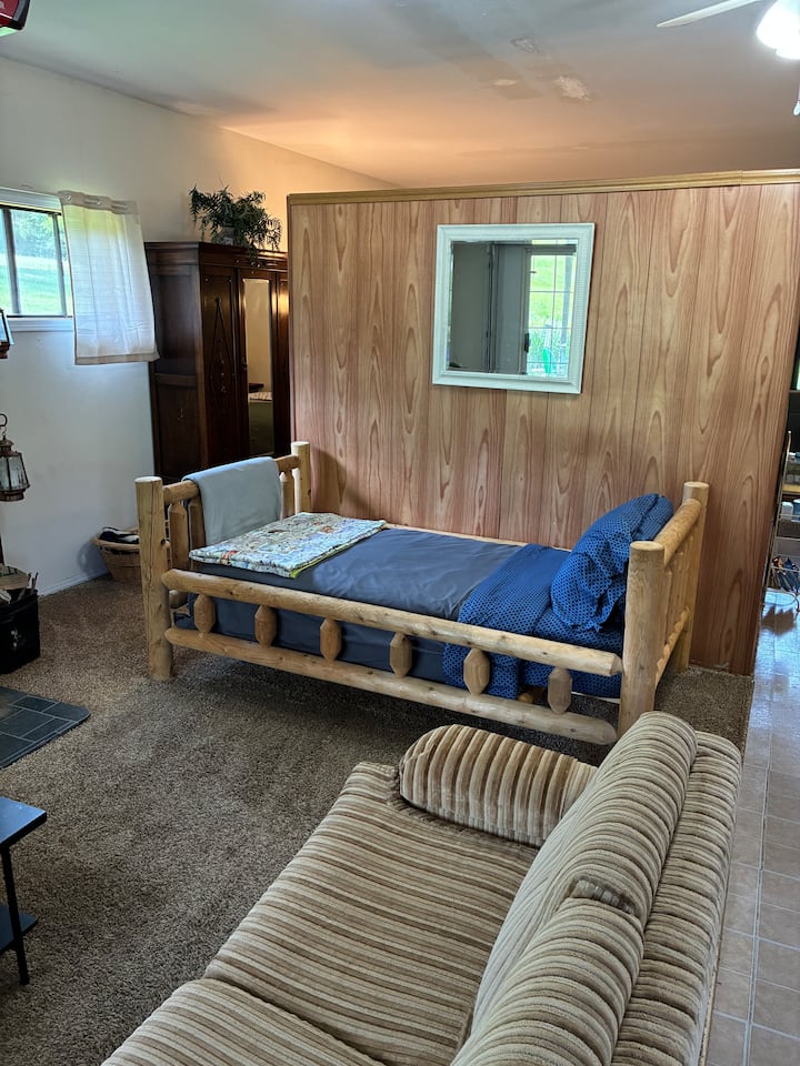 Pet/horse-friendly Escape: Cozy Cabin - Fayetteville, AR