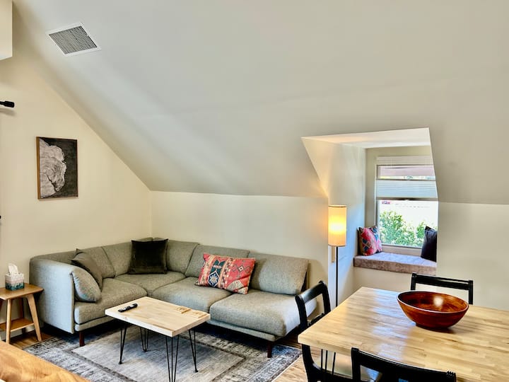 Modern | Stylish | Mt View | Downtown | Walkable - Mount Shasta, CA
