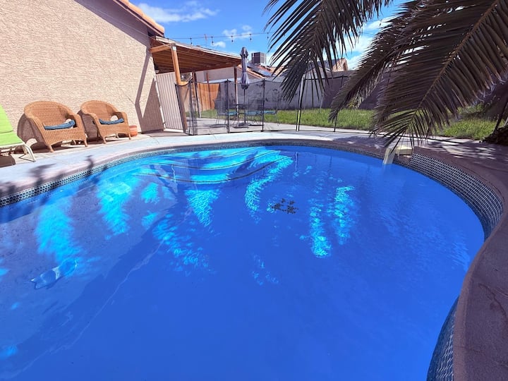 Big Family Retreat With Pool And Rv Parking. - Las Vegas, NV