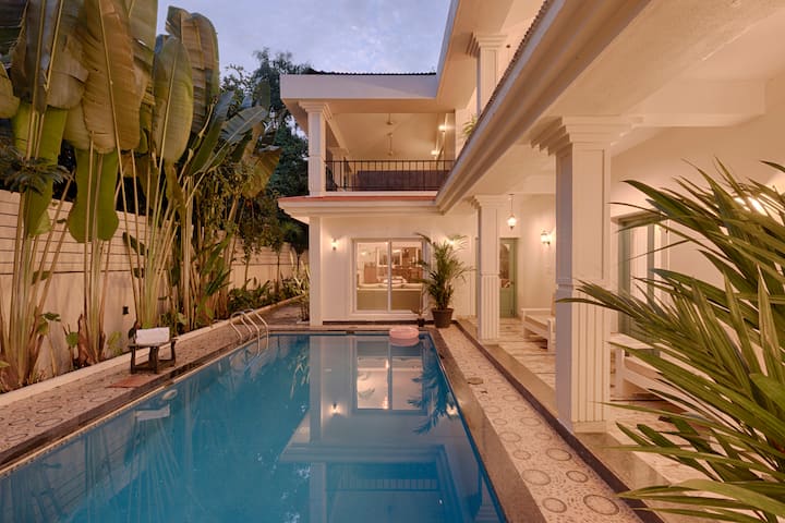 Villa Herrenhaus 5bhk-anjuna/pooltable/cricket Net - Goa