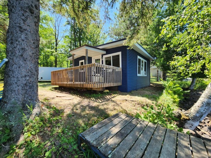 Little Blue Cottage - Hayward, WI