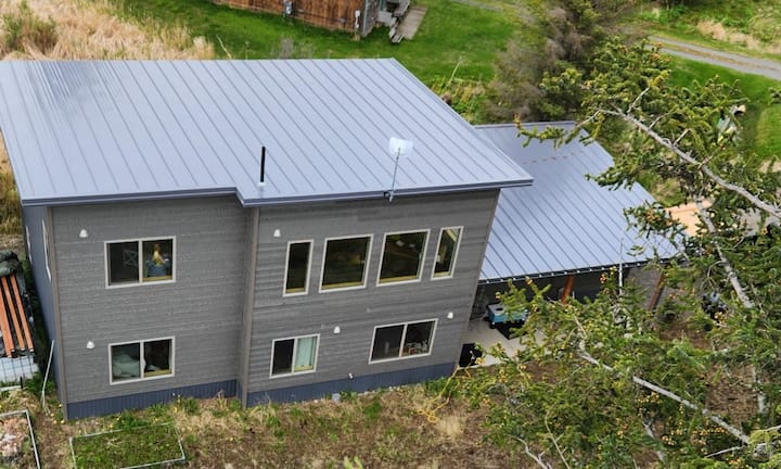 Pacific Pearl New Home • Sleeps 8 • Views • Bikes - Homer, AK