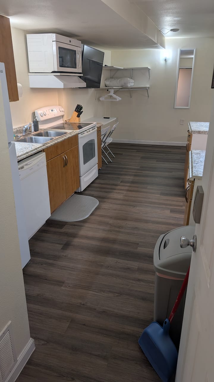 Studio Apt. Near Train Depot - Cheyenne, WY