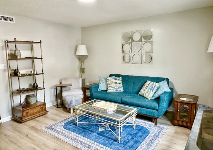 Washer/dryer, Smart Tv, Desk, Blackout Shades - Hickory, NC