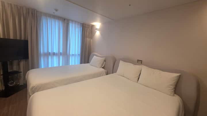 S5 2610#하프오션뷰 #예쁜숙소#3인숙소#ott#무료짐보관#해운대역2분#합법숙소# - Busan