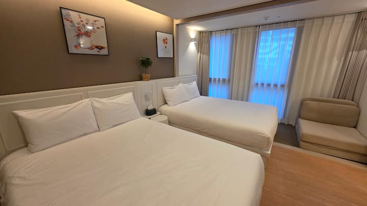 Qq 1309#럭셔리 패밀리룸#정수기#퀸침대2개#4인전용#3인쇼파#무료 짐보관# - Busan