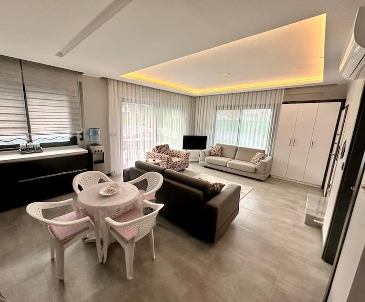 Boyalık Otel Ve Pilaj A Yakın Konumda - Çeşme