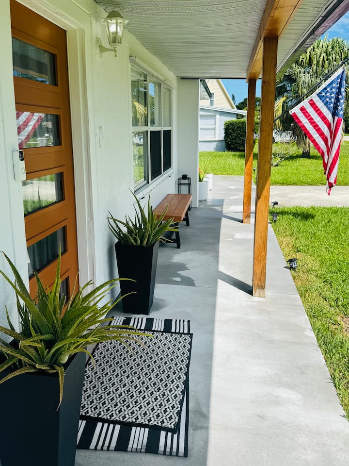 East Of 1 Surf House Hot Tub 5 Minutes To Beach - Vero Beach, FL