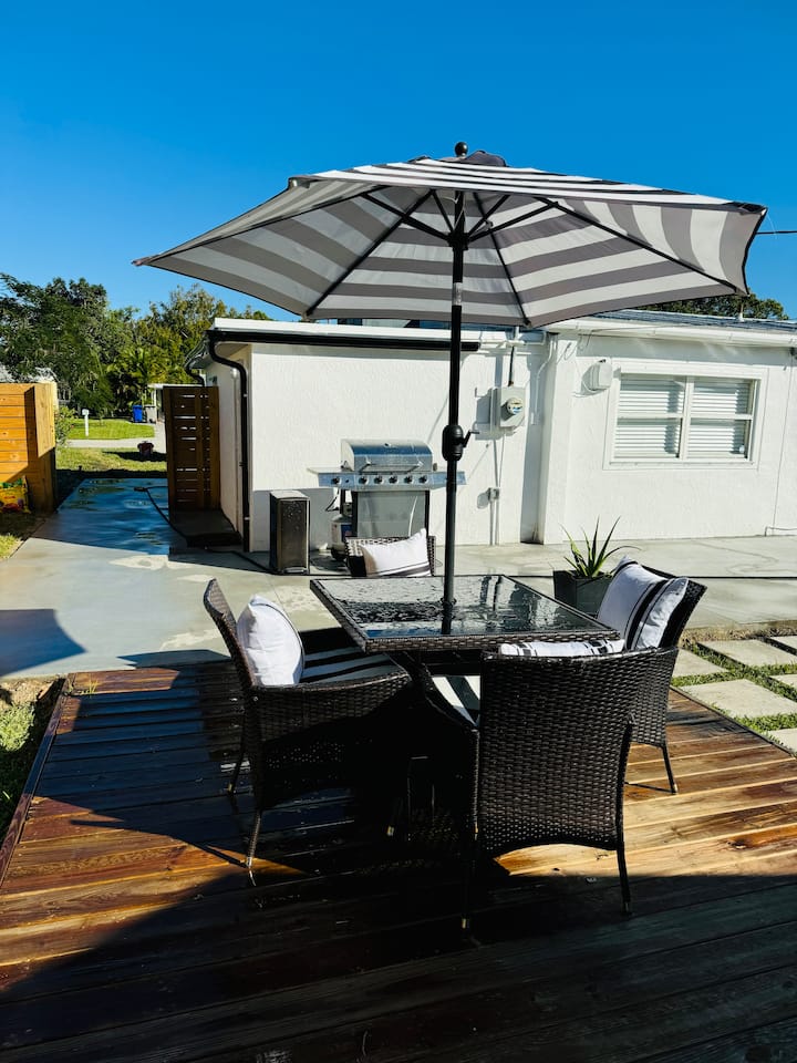 East Of 1 Surf House Hot Tub 5 Minutes To Beach - Vero Beach, FL