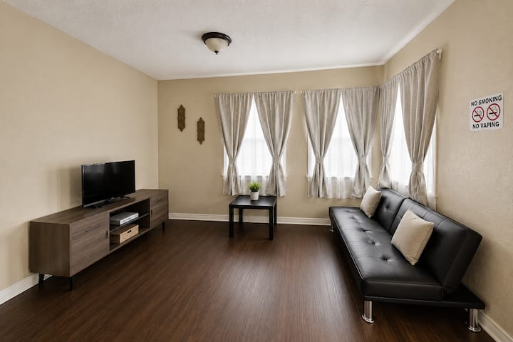 Simple Private Apt Hollywood/beach W/ Free Parking - Hollywood, FL