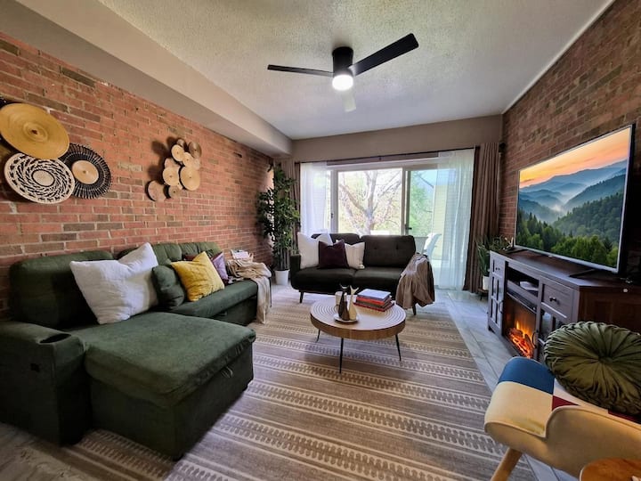 Pigeon Forge Condo • 1mi To Island • Cozy - Pigeon Forge, TN