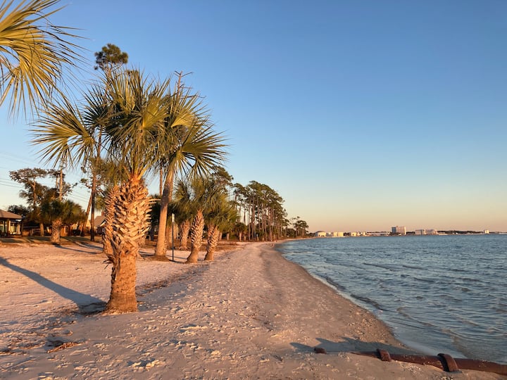 Panama City 1 Bd 1 Ba Sleeps 4, Block From The Bay - Panama City