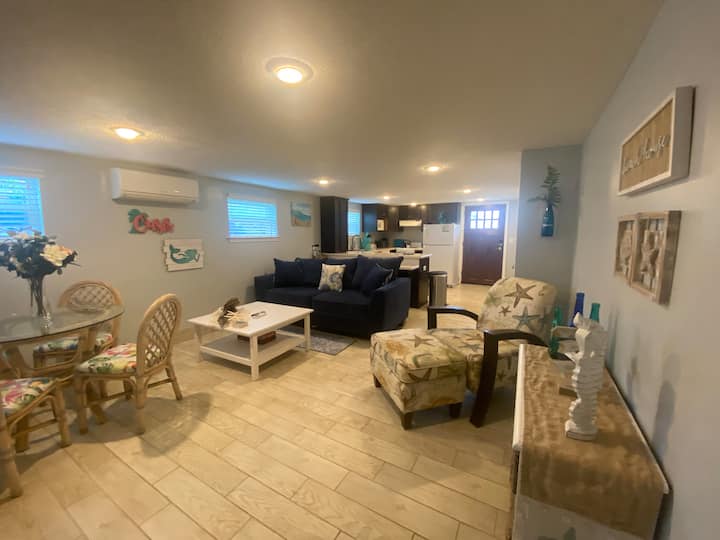 Panama City 1 Bd 1 Ba Sleeps 4, Block From The Bay - Panama City, FL