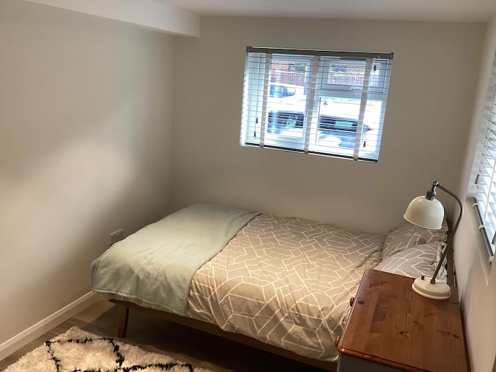 Self Contained Private Room And Shower Room - Dorking