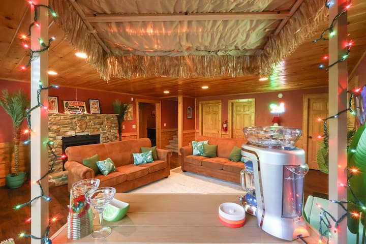 Mtn View, Games, Tiki Bar, Pool Access, Dogs Okay! - Pigeon Forge, TN