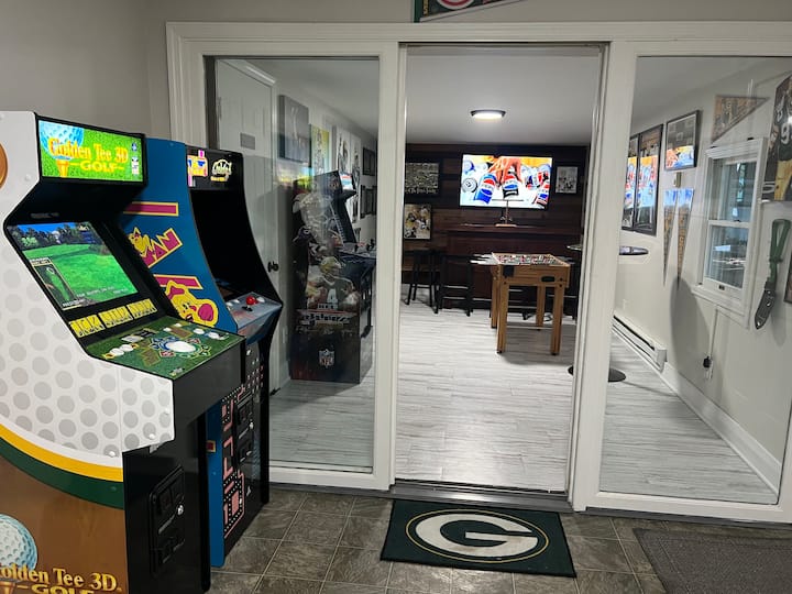 Nuno's Frozen Tundra-9 Min Walk Lambeau-game Room - グリーン・ベイ, WI