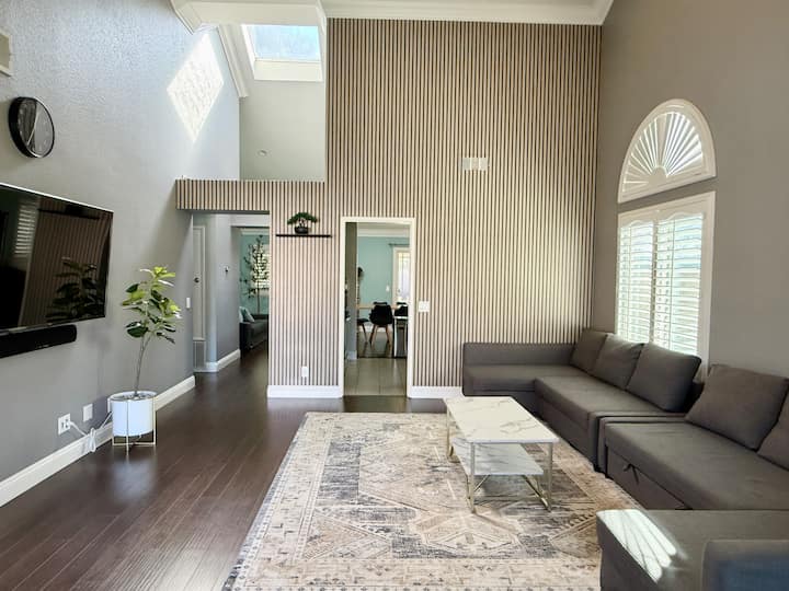 Walnut Home For Family Vacation - Pomona, CA