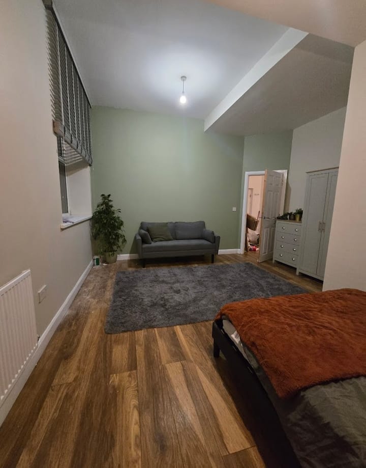 Charming Large Furnished Room Royston Barnsley - Barnsley
