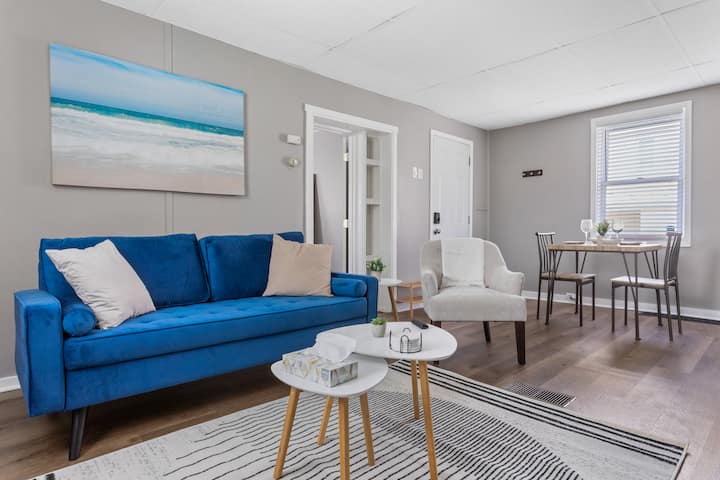 King Bed · Pet Friendly · Near Dt · Parking - Cleveland, OH