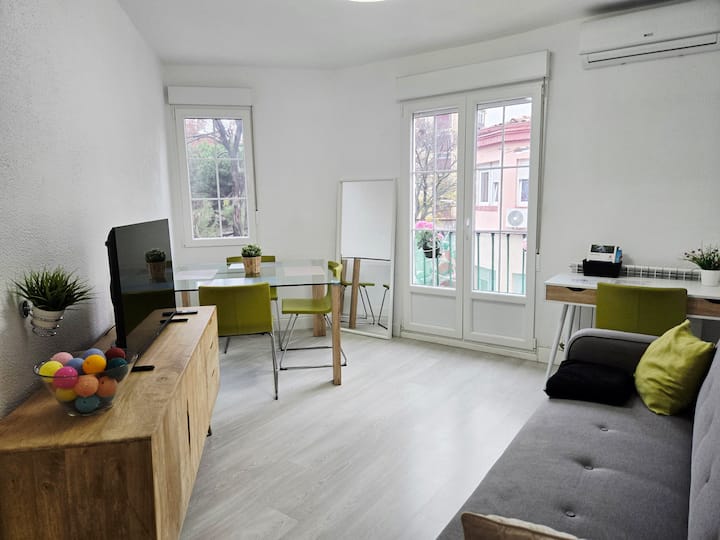 Apartamento De 2 Habitaciones Luminoso Y Limpio - Zaragoza, España