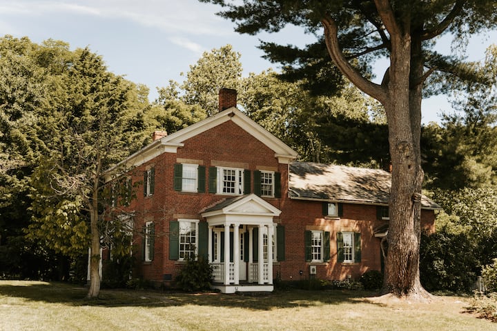 Historic Farmhouse With Gardens - Berlin, OH