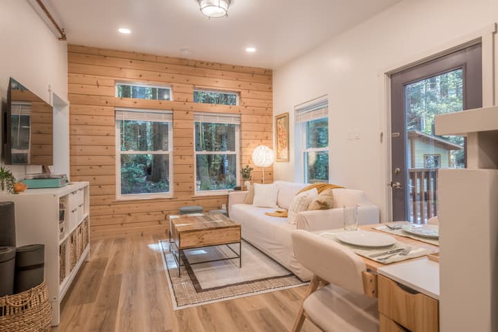 Couples Hideaway Among Redwoods | Close To Village - Mendocino, CA