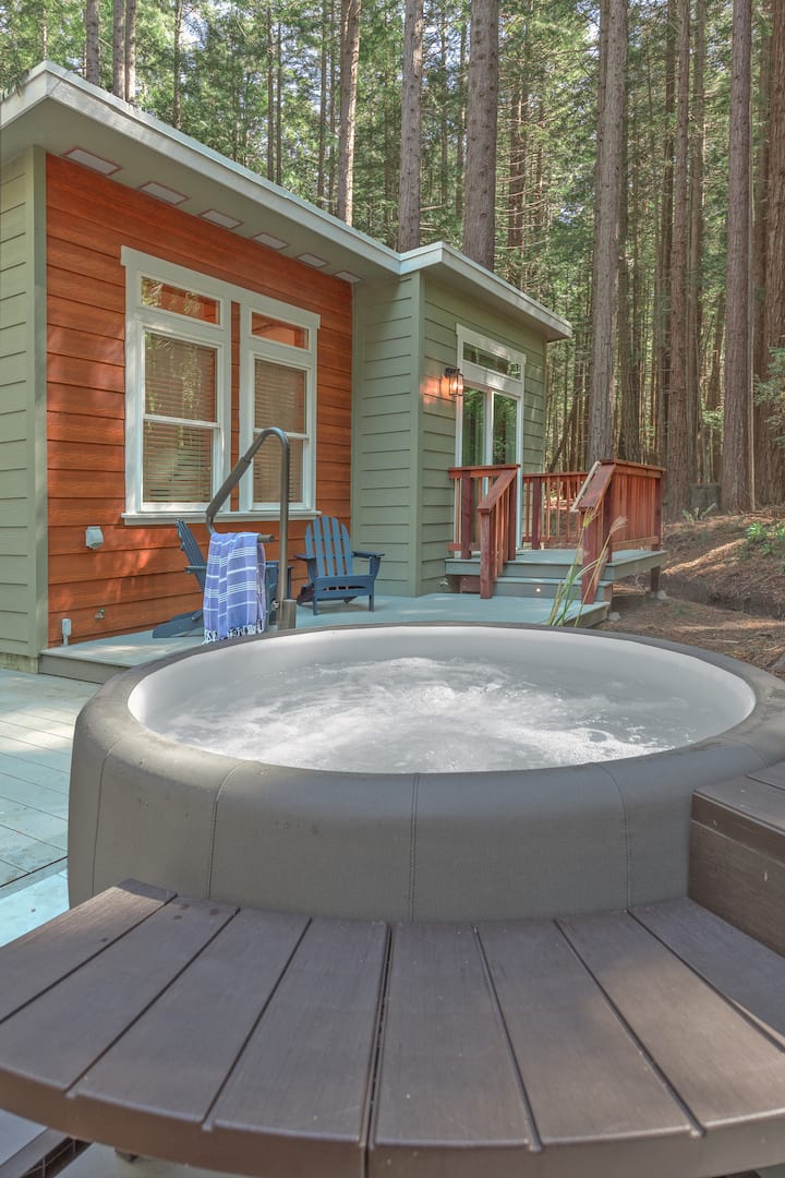 Redwood Retreat W/ Hot Tub · Private Modern Home - Mendocino, CA