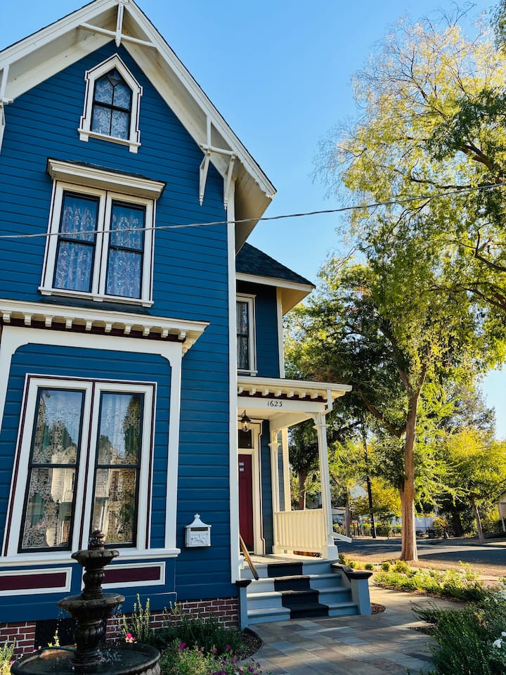 Historic Home In Downtown For A Couple Or Group - Oroville, CA