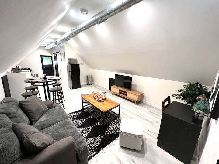 The Avondale Loft /10 Min From Dowtown Chicago - Chicago, IL