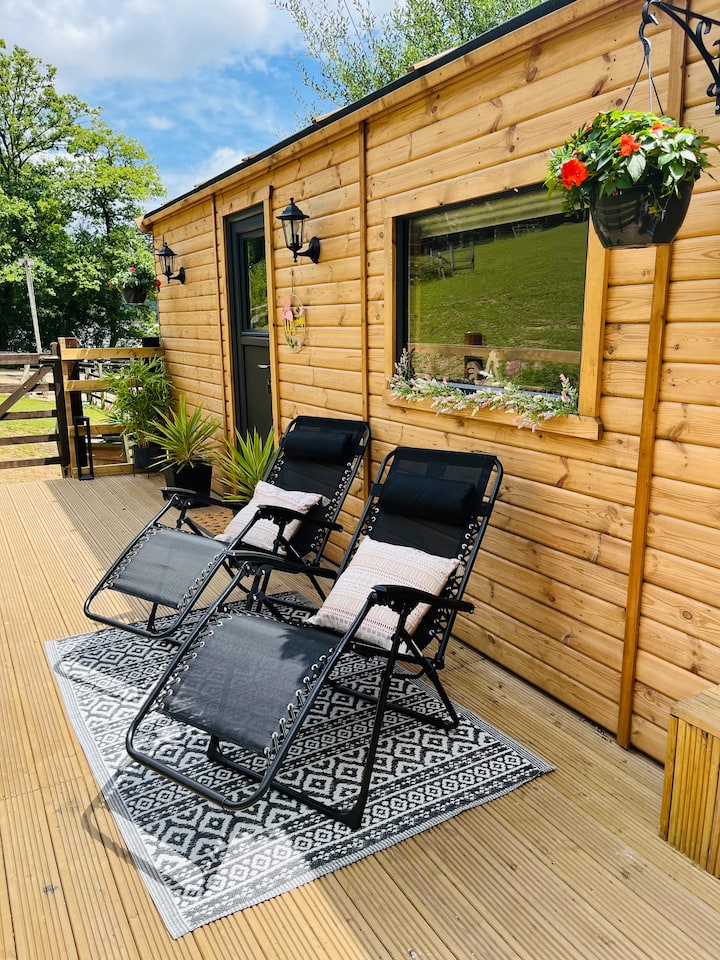 Greenacre Hideaway With Private Hot Tub - Wales