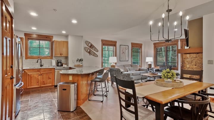 Prime Ski-in/out Resort Suite Steps To Main Street - 브레켄리지