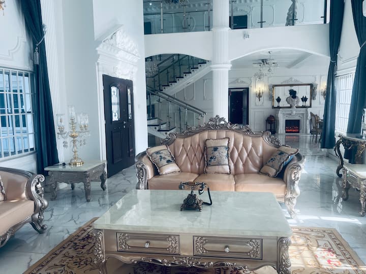 Peacock Mansion/luxury Villa - Kumasi