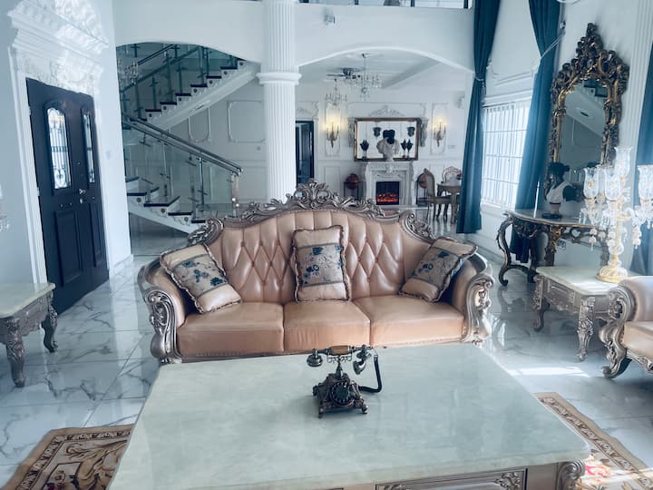 Peacock Mansion/luxury Villa - Kumasi