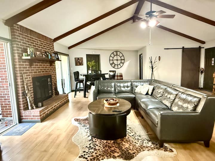 Million Dollars View Lodge - Cumming, GA