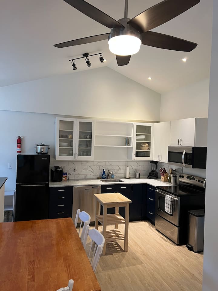 Burlington South End 1 Bdr/1ba Private Suite - Burlington, VT